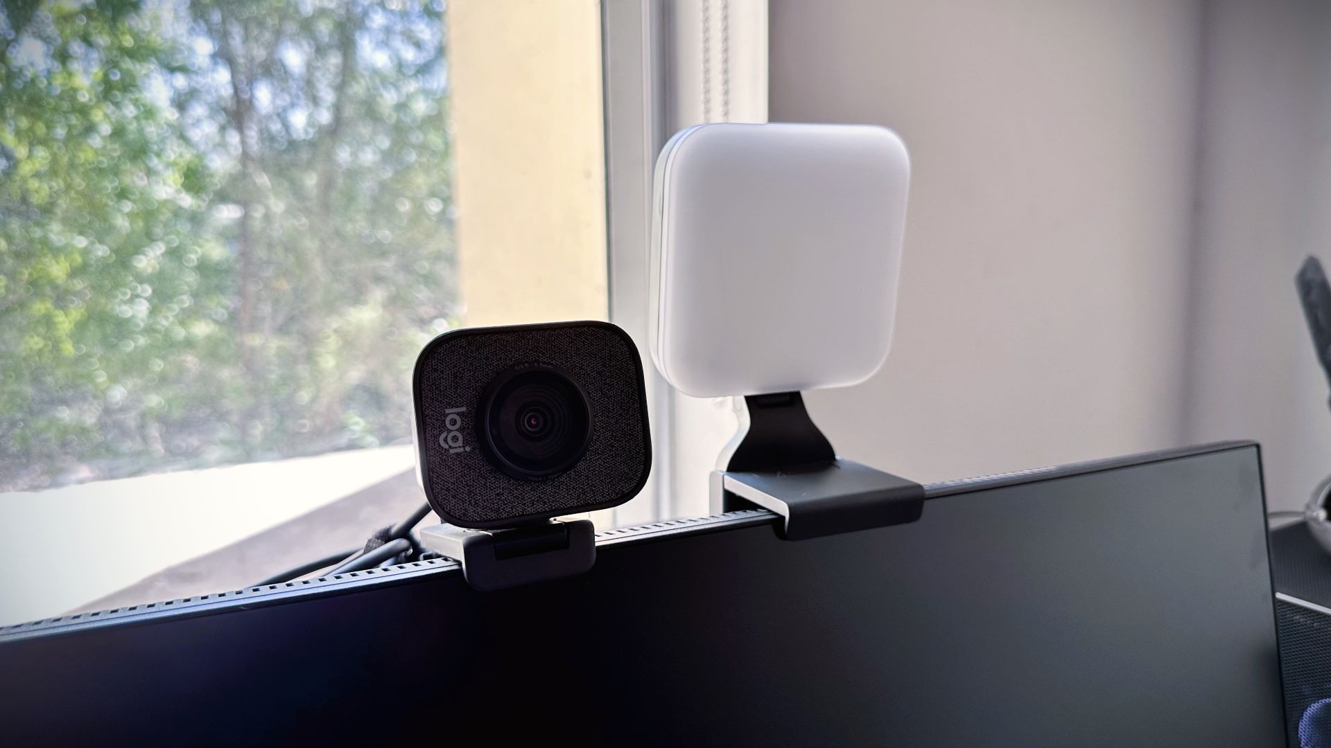 Logitech Litra Glow Review - PowerUp!